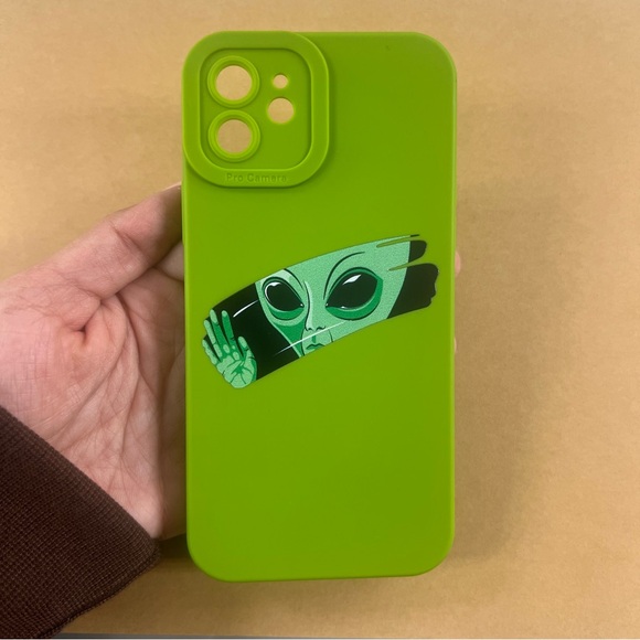 Cell Phones & Accessories | Iphone 12 Green Alien Phone Case ...